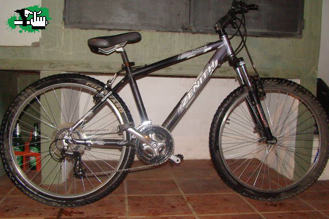 Bicicleta Zenith cima usada